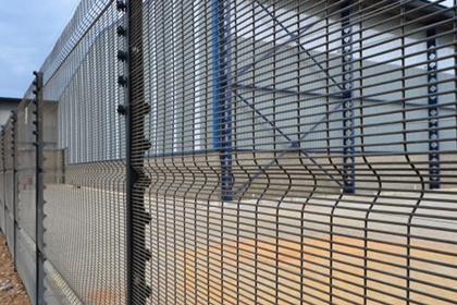 Conventional Fencing - Products - Fang